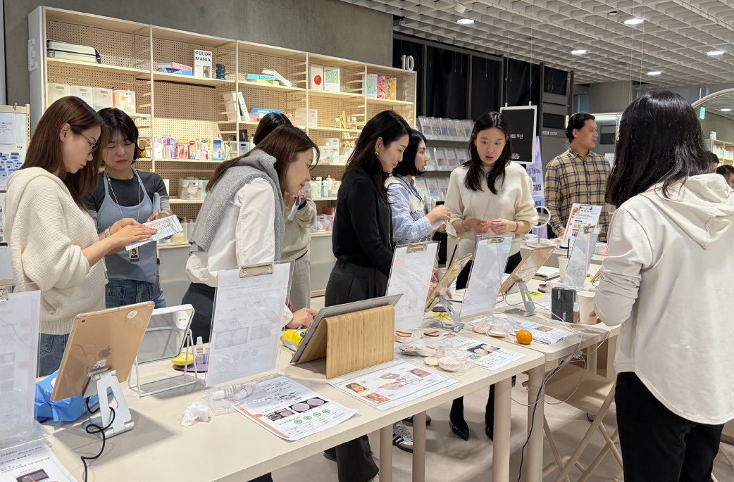 메이크업 Div., ‘Not Just Makeup’ 메이크업 SP 전시회 성황리 개최 - 아모레퍼시픽 스토리 ...
